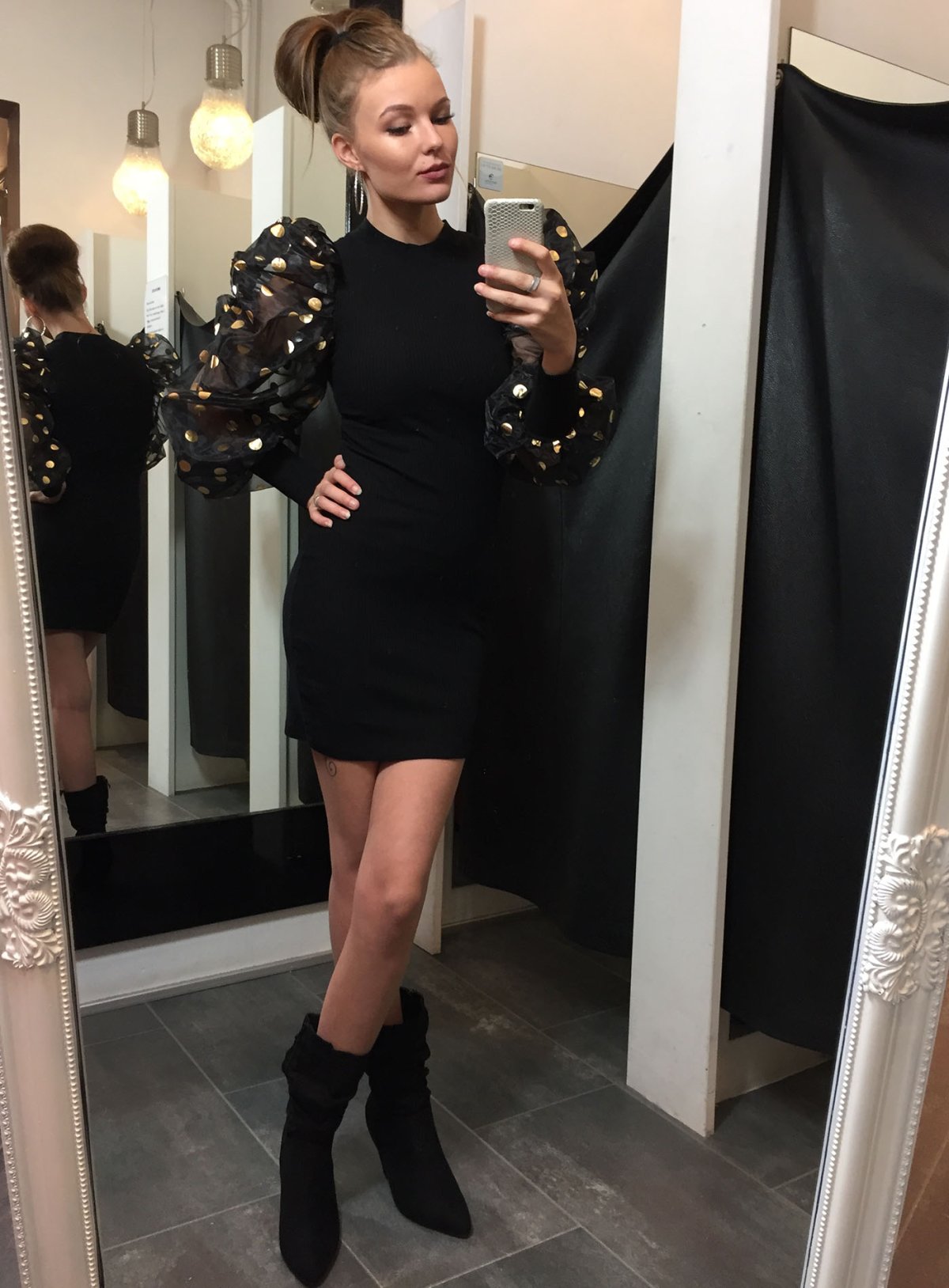 DORIS Sort kort kjole med chiffon pufærmer - Kjoler - JollyYoung